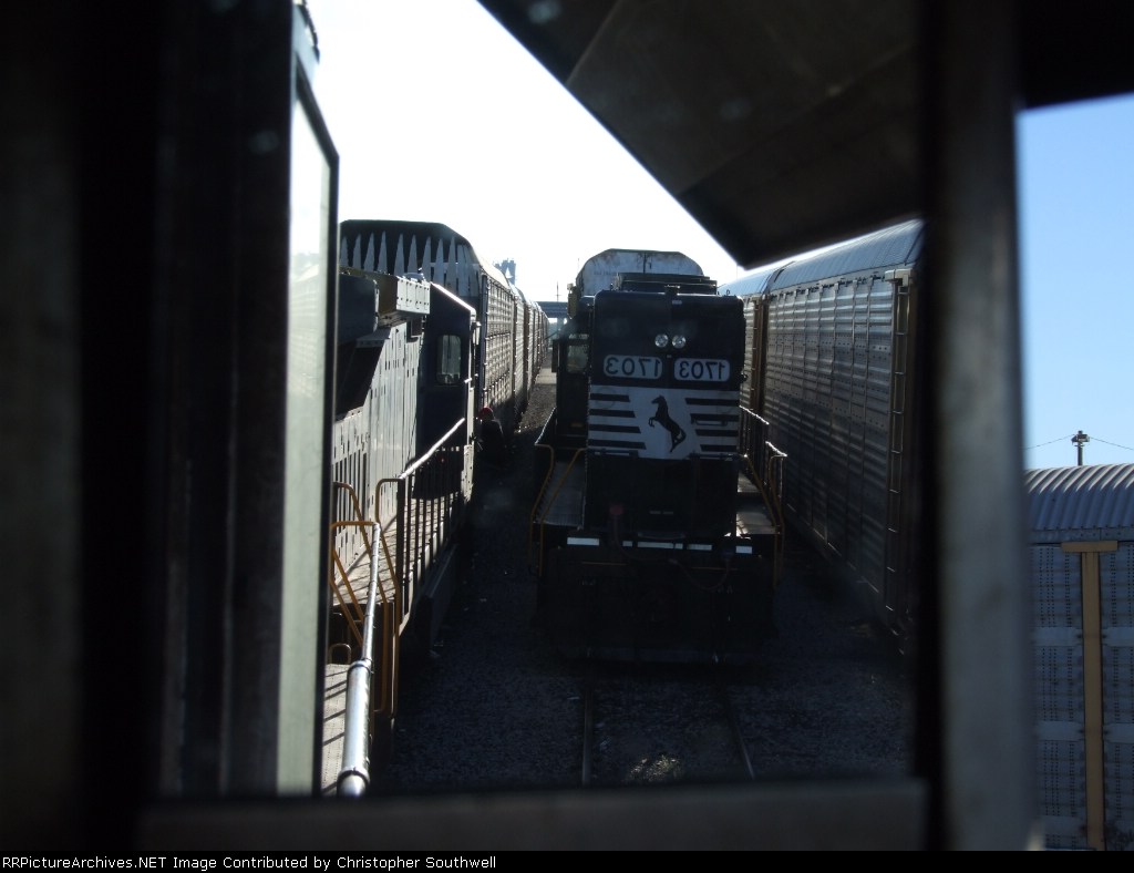 Yarding Q268 and looking in my mirror at a former EL SD45-2 working the Garden yard
